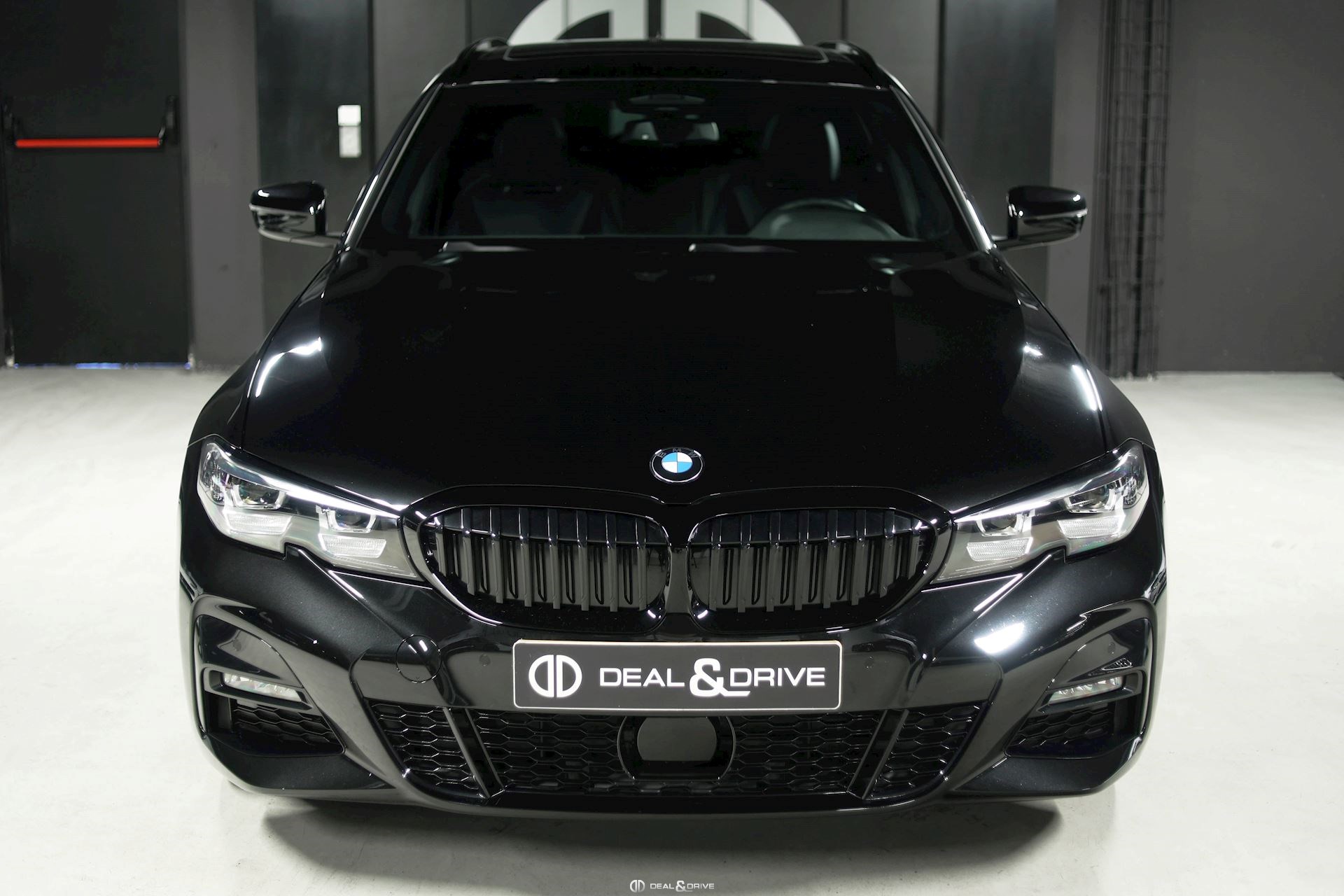 BMW 330i xDRIVE TOURING M SPORT - Deal & Drive