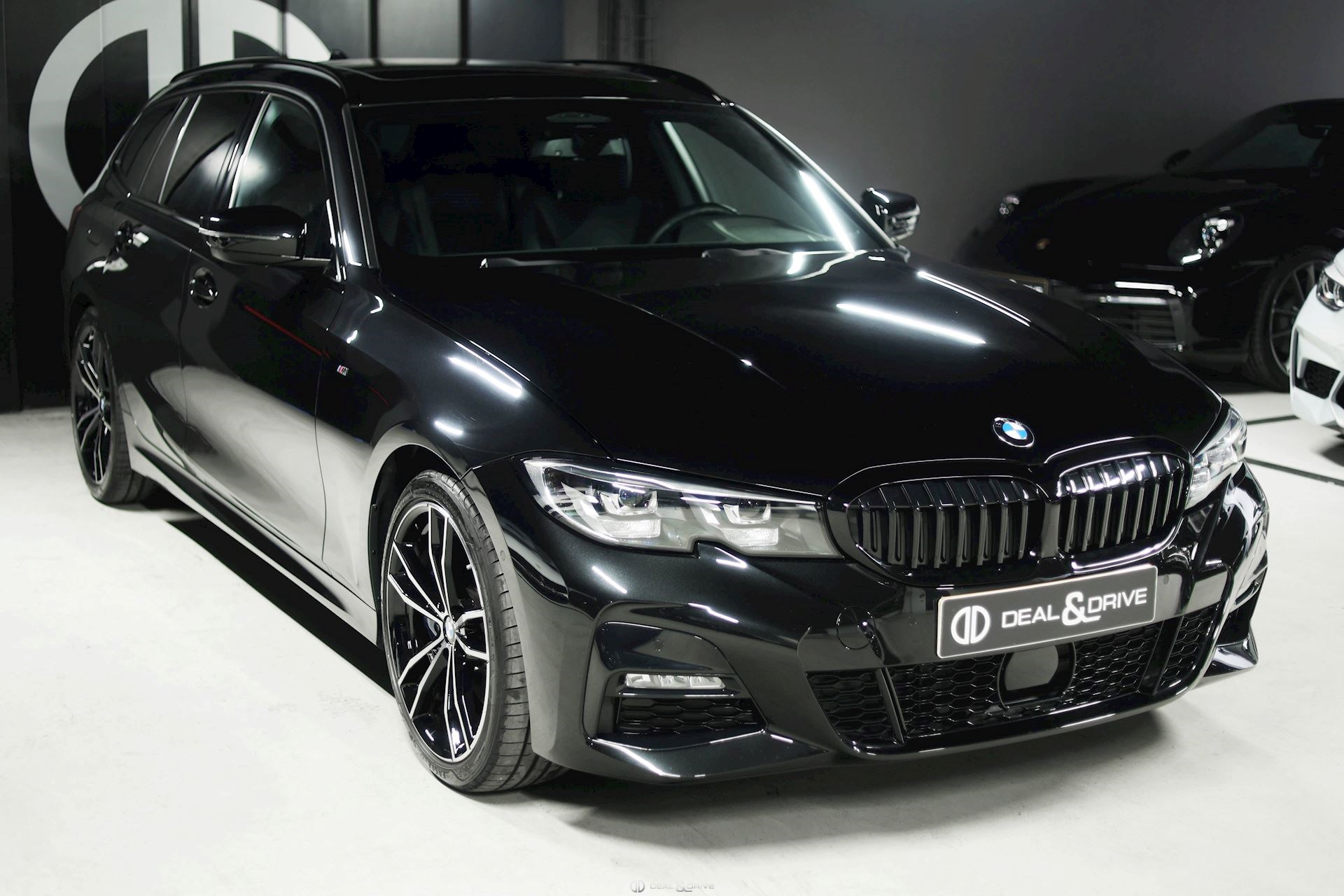 BMW 330i xDRIVE TOURING M SPORT - Deal & Drive