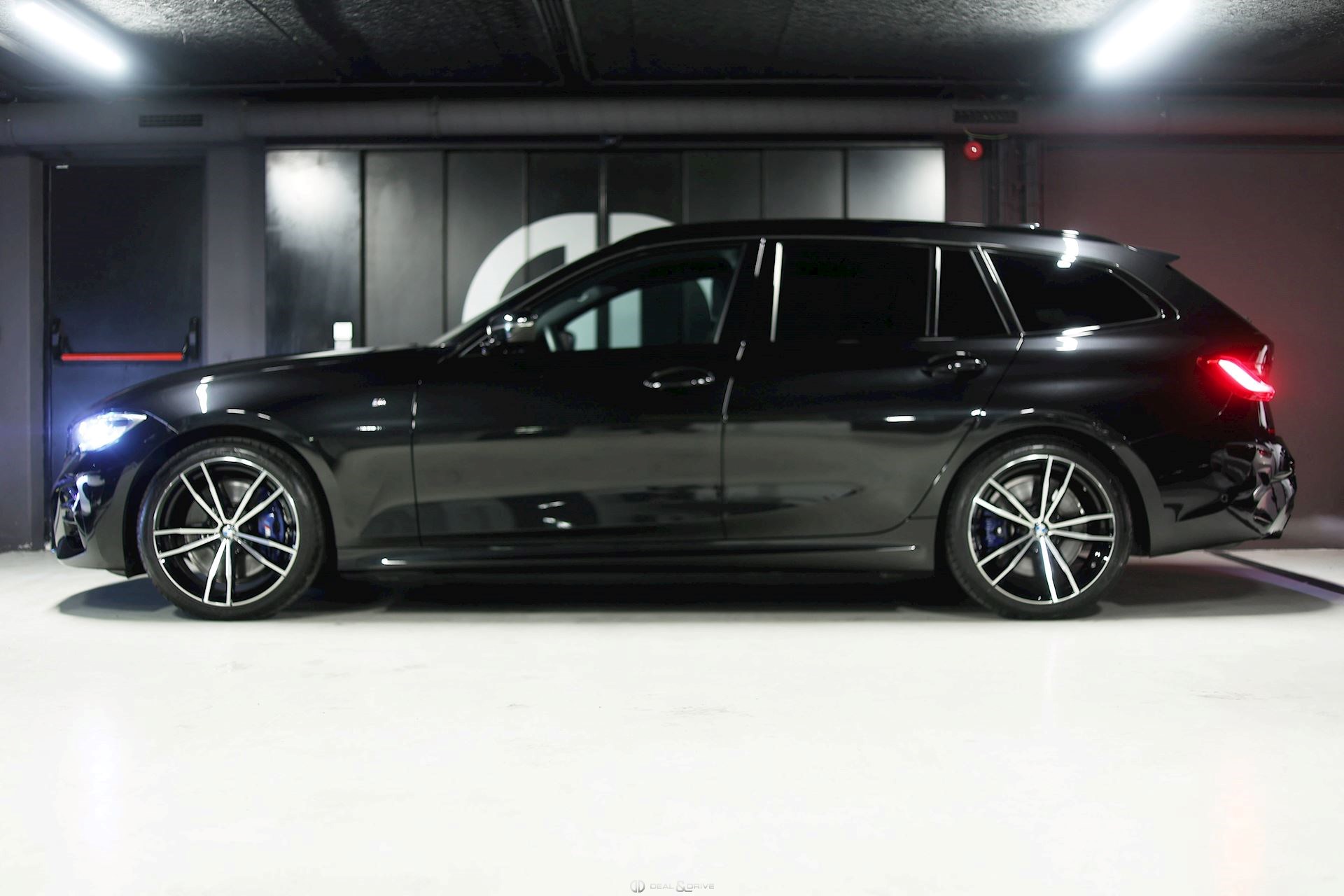 BMW 330i xDRIVE TOURING M SPORT - Deal & Drive